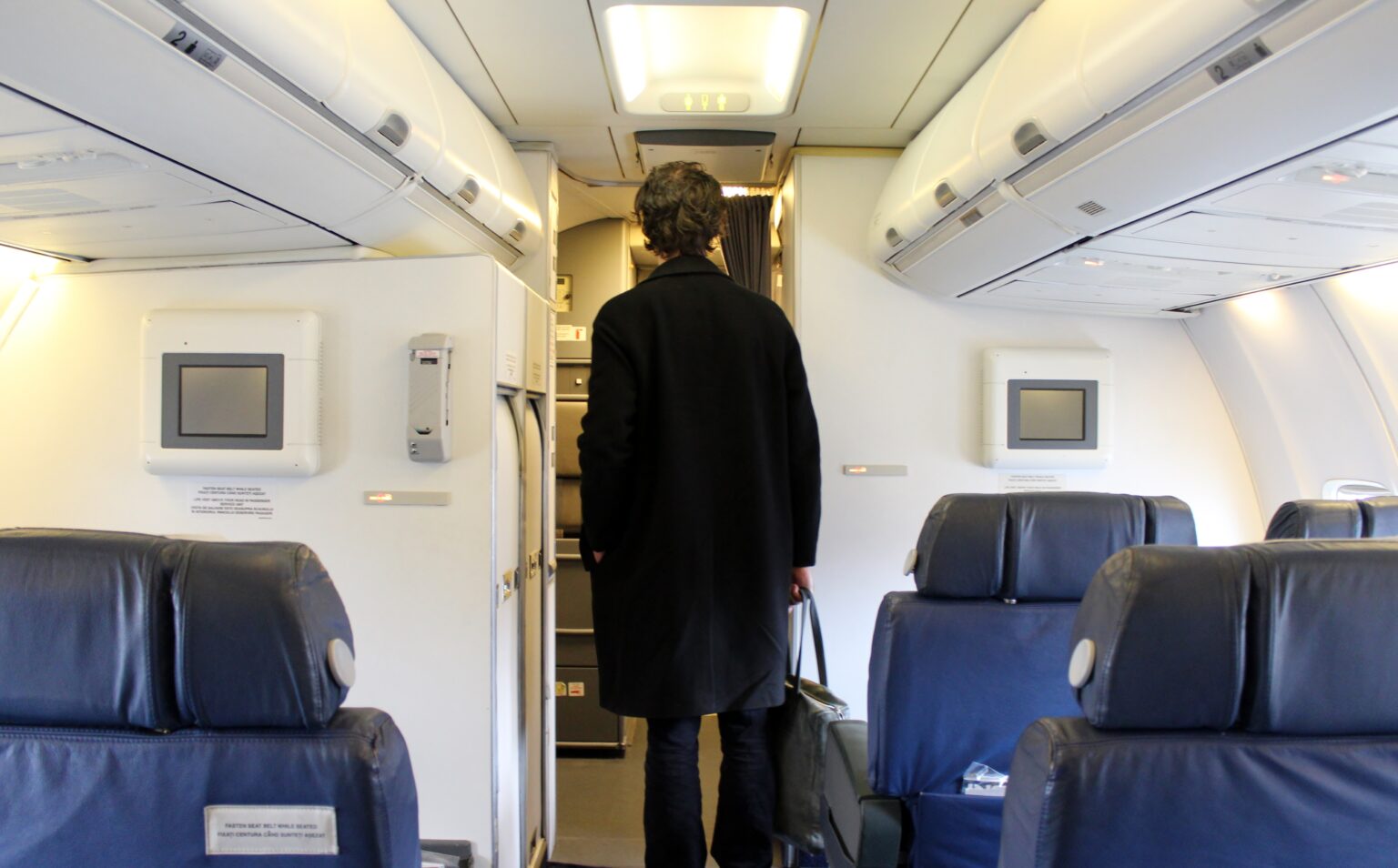 Proper business class seats on the TAROM Boeing 737 | MorePremium.com