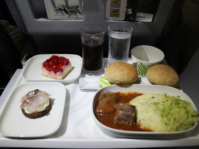 Photos: Inside the new SAS Airbus A350 with SAS Business, SAS Plus and ...