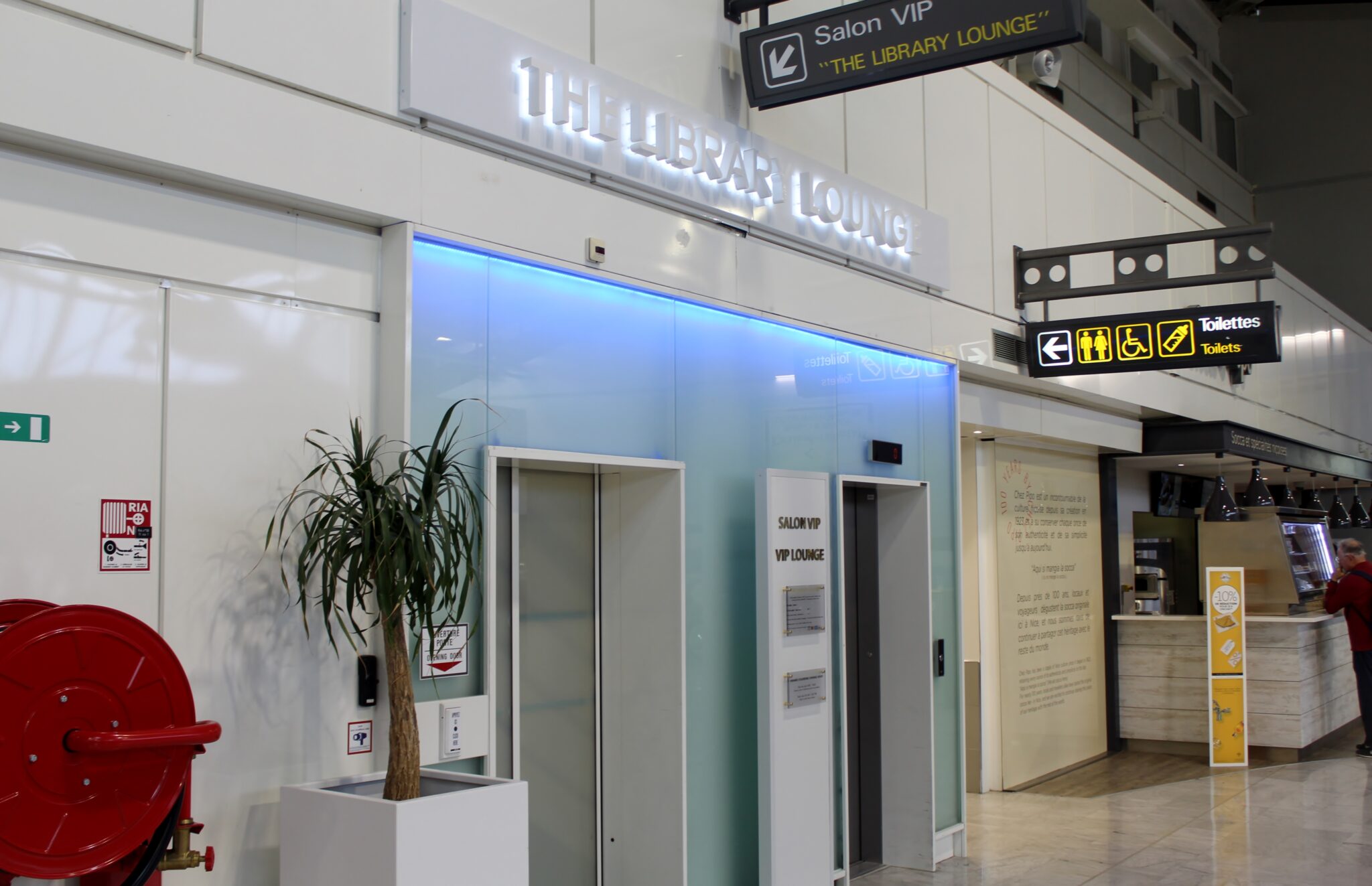 Review: Library Lounge, Nice Côte d’Azur Airport, Terminal 1 ...