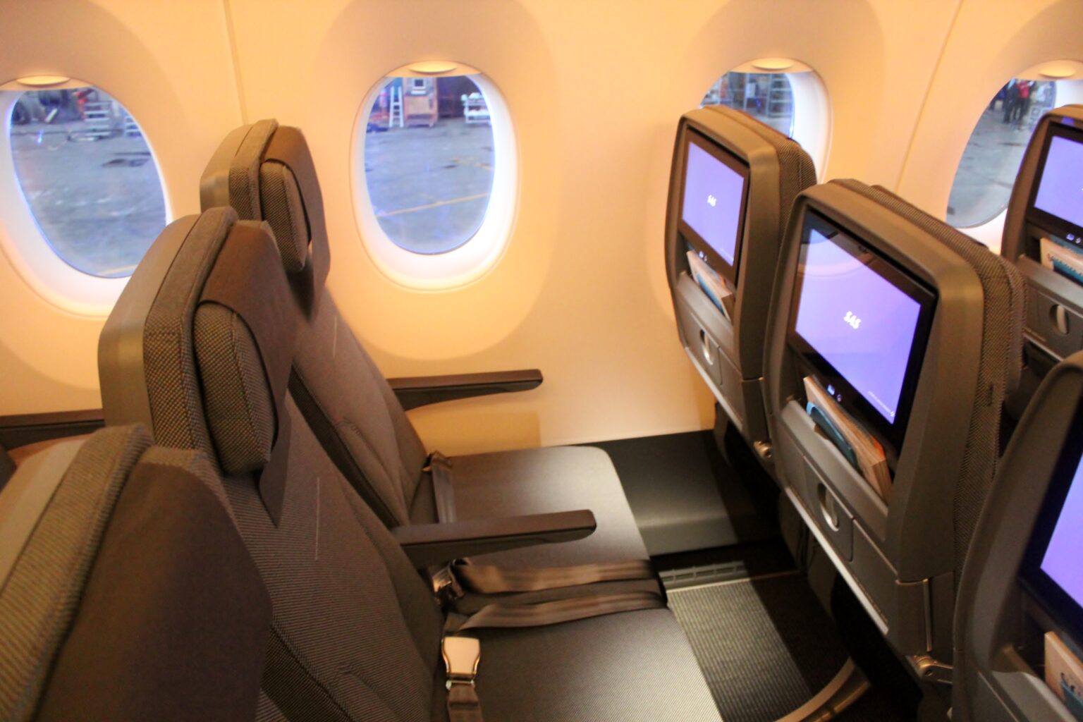 Photos: Inside the new SAS Airbus A350 with SAS Business, SAS Plus and ...